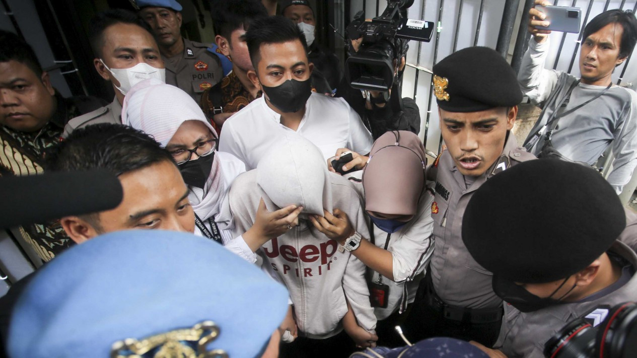 Sidang Vonis, AG Pacar Mario Dandy Divonis 3,5 Tahun Penjara - Vlix.id