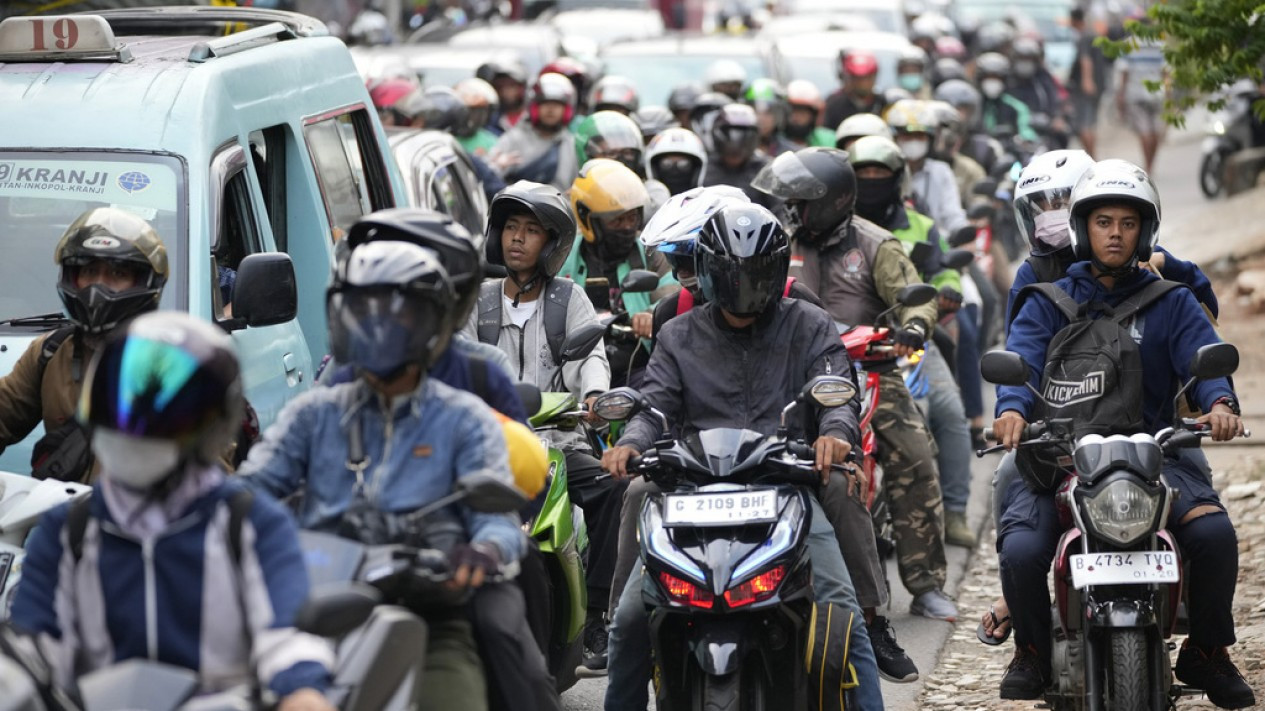 Pemudik Motor Berbondong-bondong Tinggalkan Jakarta - Vlix.id