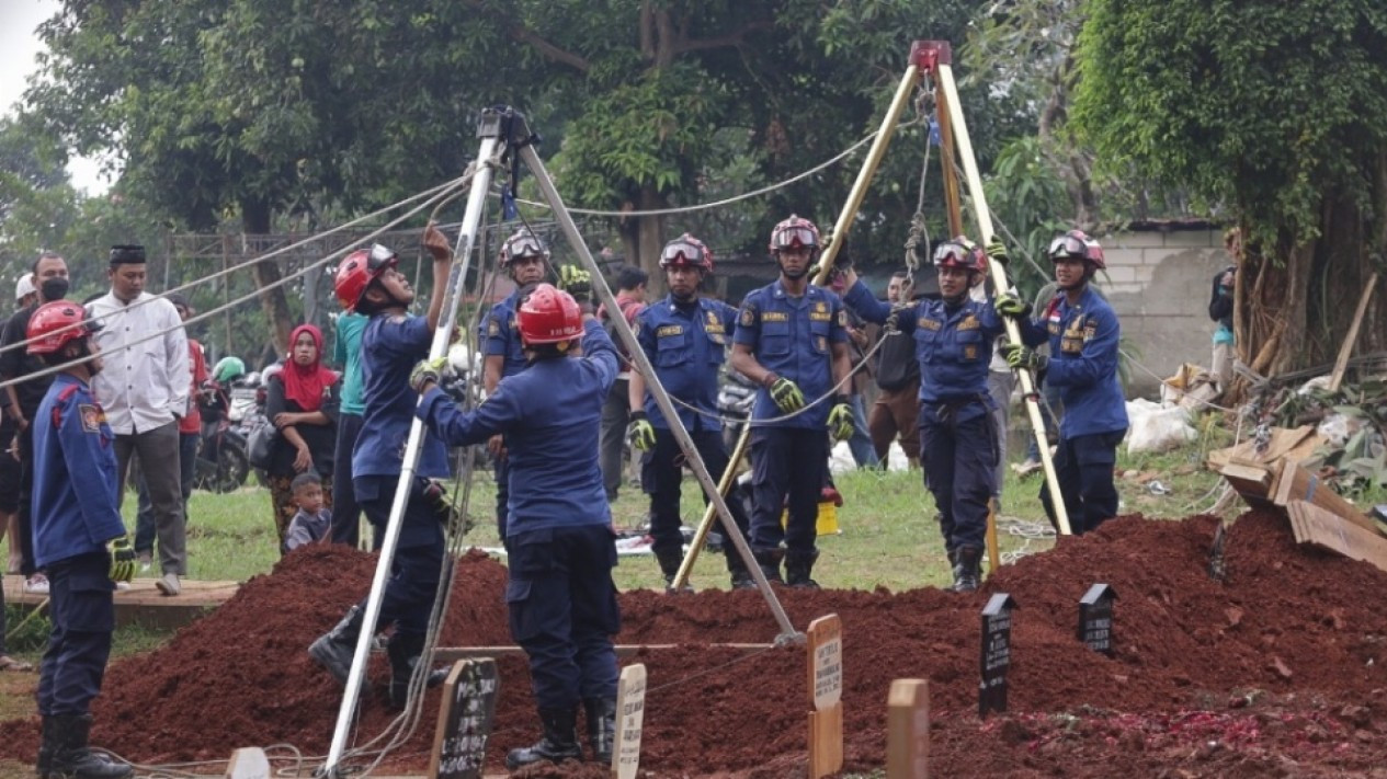 Pemakaman Muhammad Fajri Pria Obesitas 300 Kg - Vlix.id