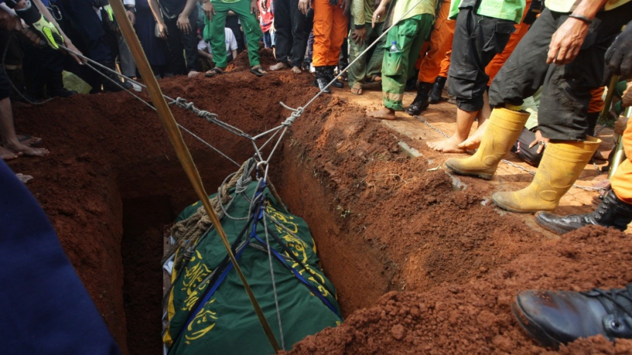 Pemakaman Muhammad Fajri Pria Obesitas 300 Kg - Vlix.id