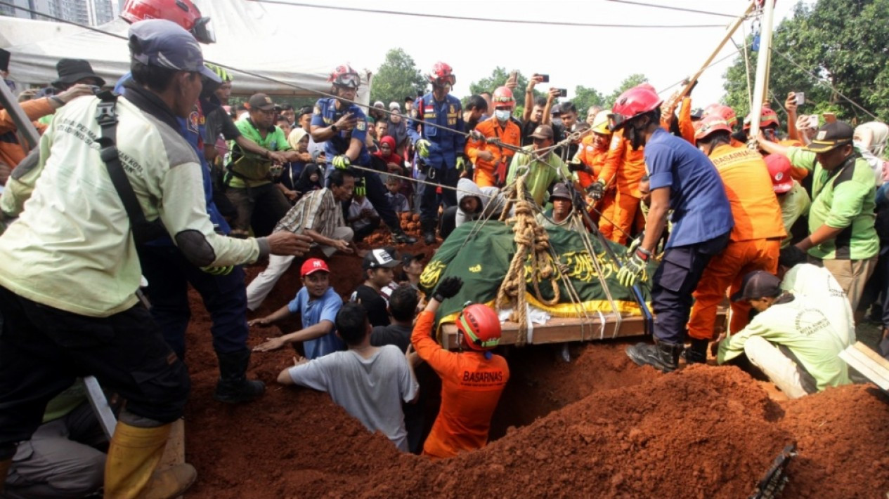 Pemakaman Muhammad Fajri Pria Obesitas 300 Kg - Vlix.id