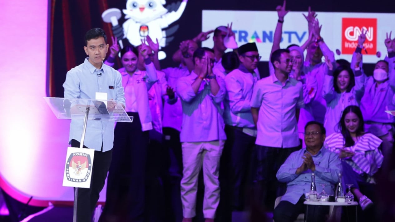 Gaya Gibran Rakabuming Raka di Debat Cawapres Pemilu 2024 - Vlix.id