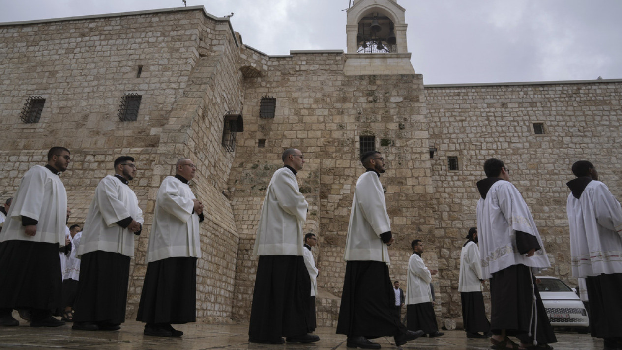 Momen Perayaan Natal di Betlehem - Vlix.id