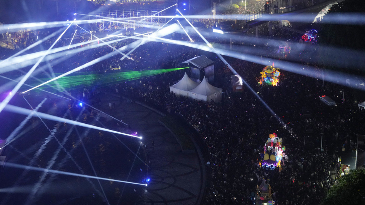 Pesta Kembang Api Perayaan Tahun Baru di Bundaran HI - Vlix.id