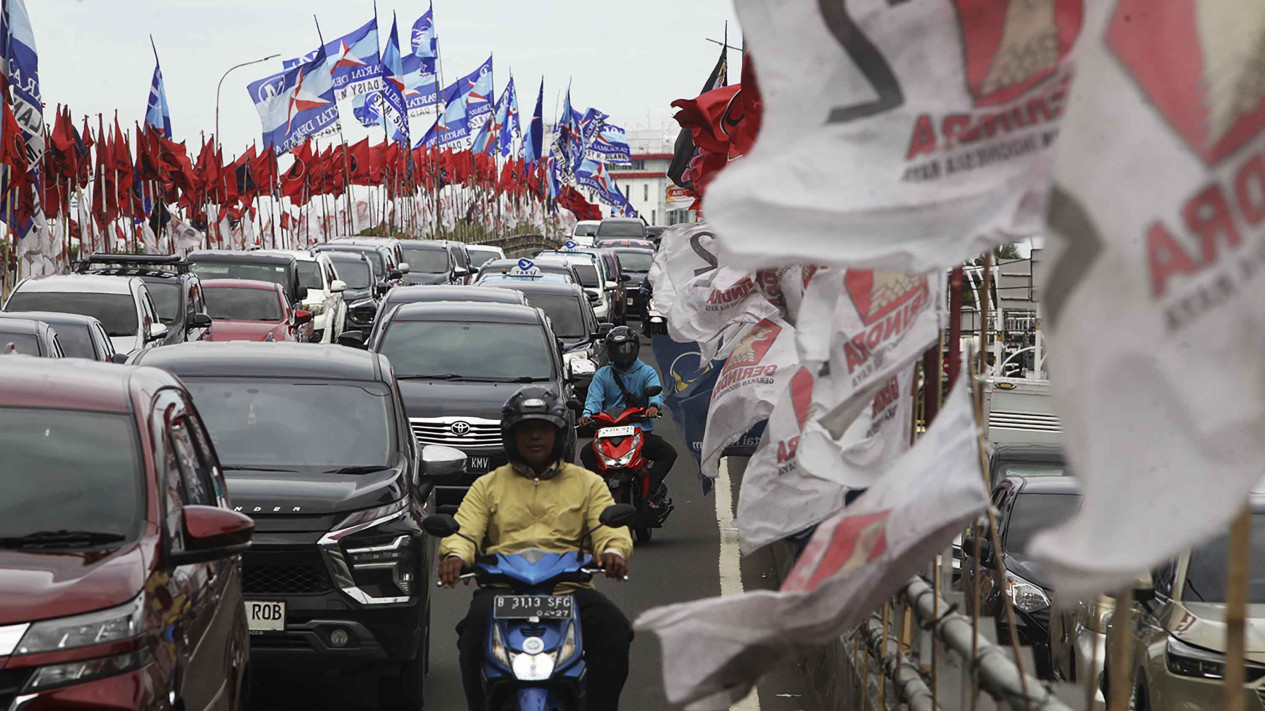 APK Bendera Partai Bahayakan Pengendara Kendaraan Bermotor - Vlix.id