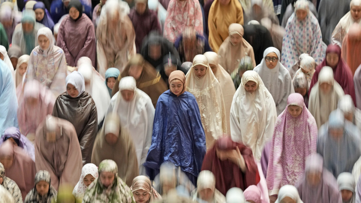 Shalat Terawih Pertama Ramadan 1445 H di Masjid Istiqlal - Vlix.id Shalat Terawih Pertama Ramadan 1445 H di Masjid Istiqlal - Vlix.id