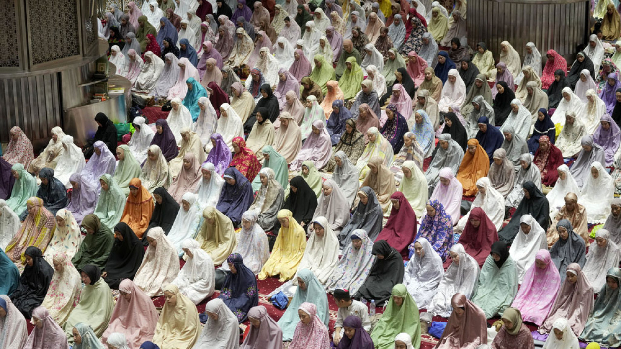 Shalat Terawih Pertama Ramadan 1445 H di Masjid Istiqlal - Vlix.id Shalat Terawih Pertama Ramadan 1445 H di Masjid Istiqlal - Vlix.id