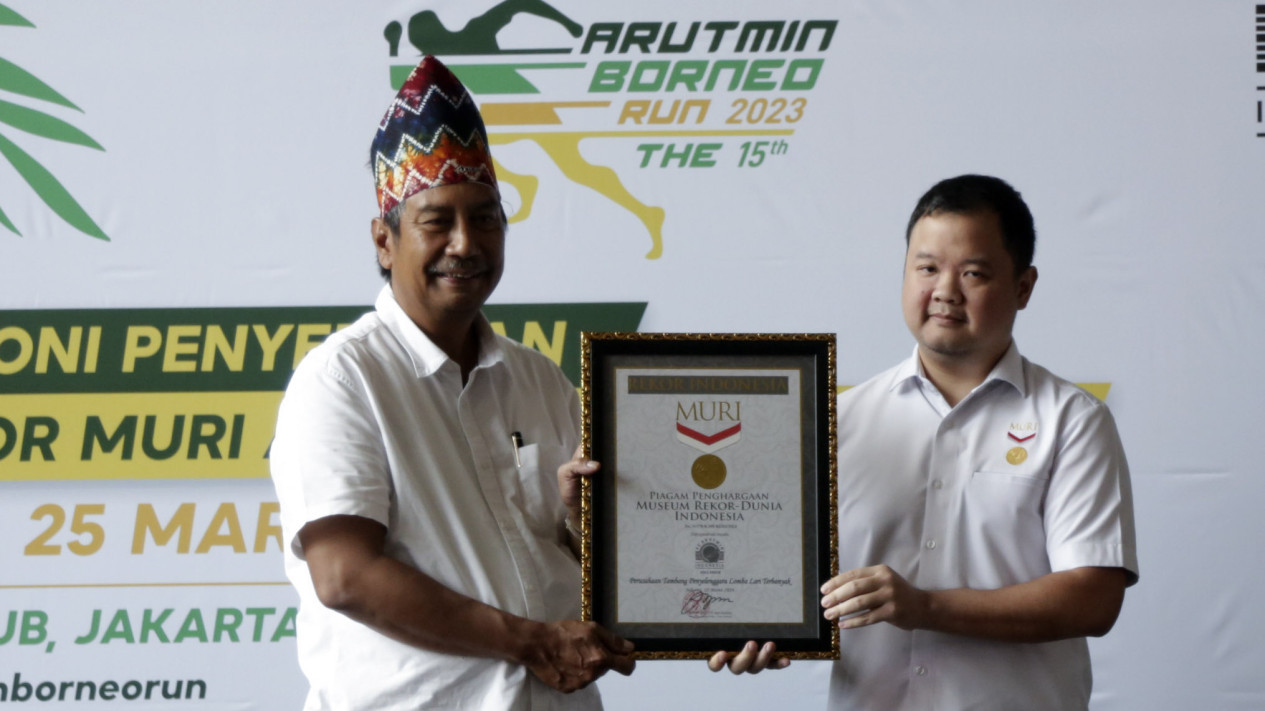 Anak Usaha BUMI, Arutmin Terima MURI di Arutmin Borneo Run - Vlix.id