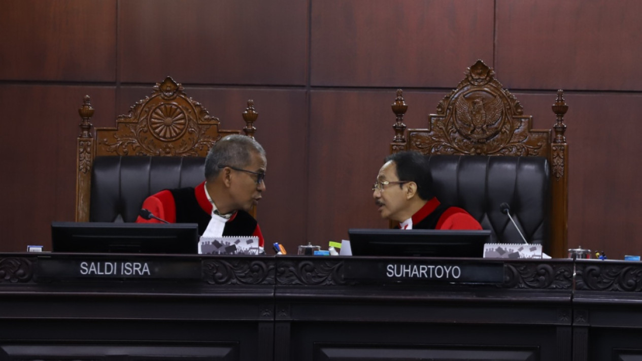 MK Kabulkan Sebagian Gugatan Uji Materi UU Cipta Kerja - Vlix.id MK Kabulkan Sebagian Gugatan Uji Materi UU Cipta Kerja - Vlix.id