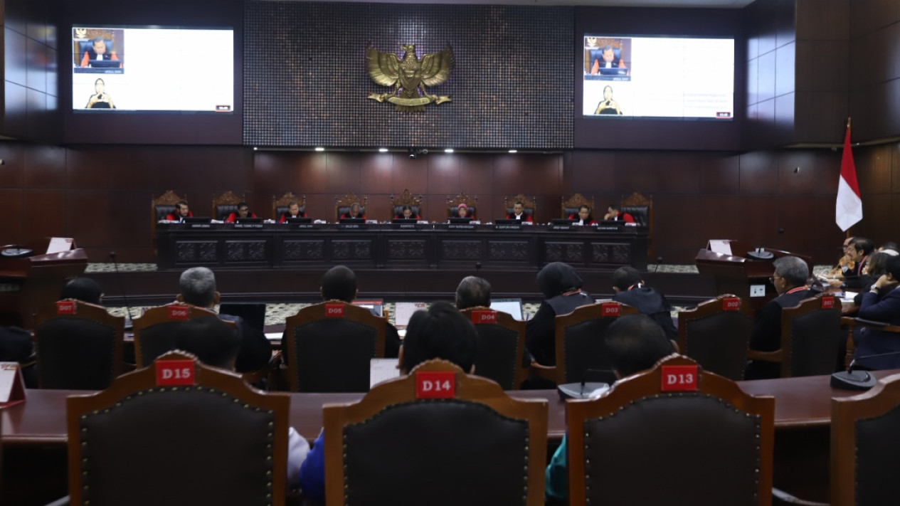 MK Kabulkan Sebagian Gugatan Uji Materi UU Cipta Kerja - Vlix.id
