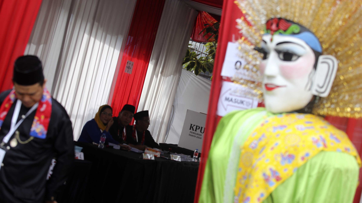 Lestarikan Budaya, TPS Gunakan Adat Betawi - Vlix.id