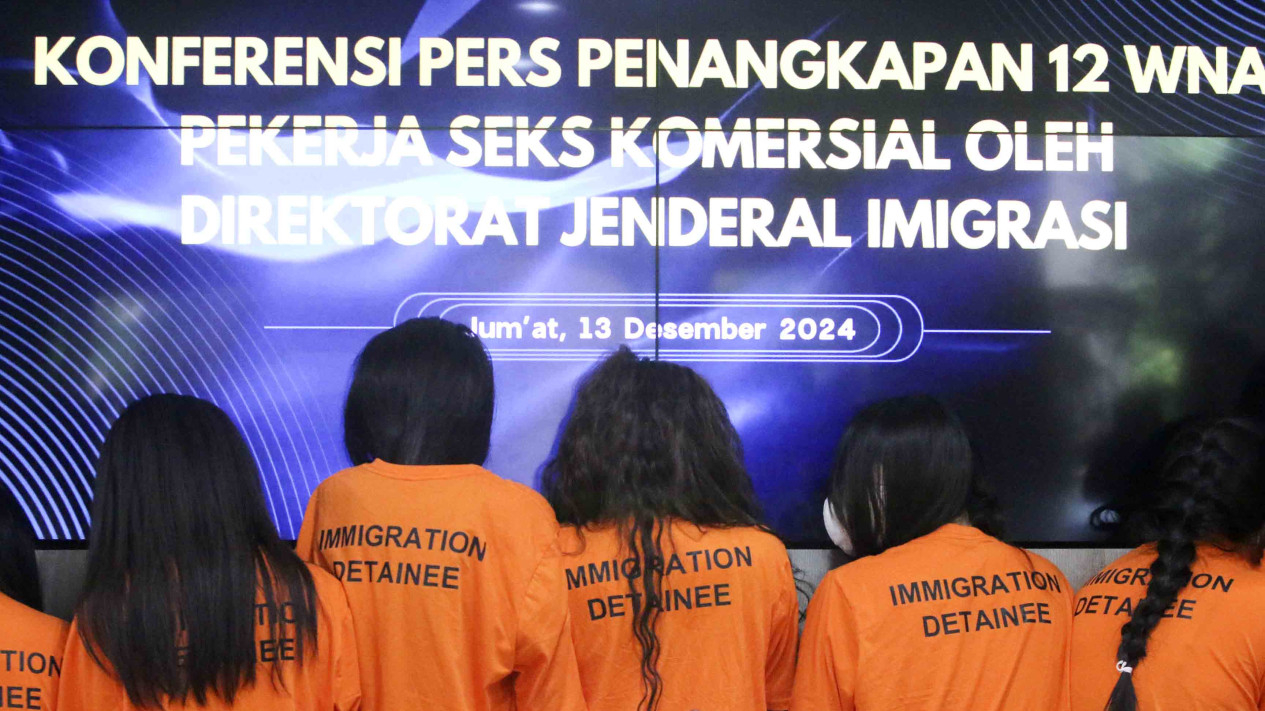 Ditjen Imigrasi amankan 12 WNA Diduga PSK - Vlix.id