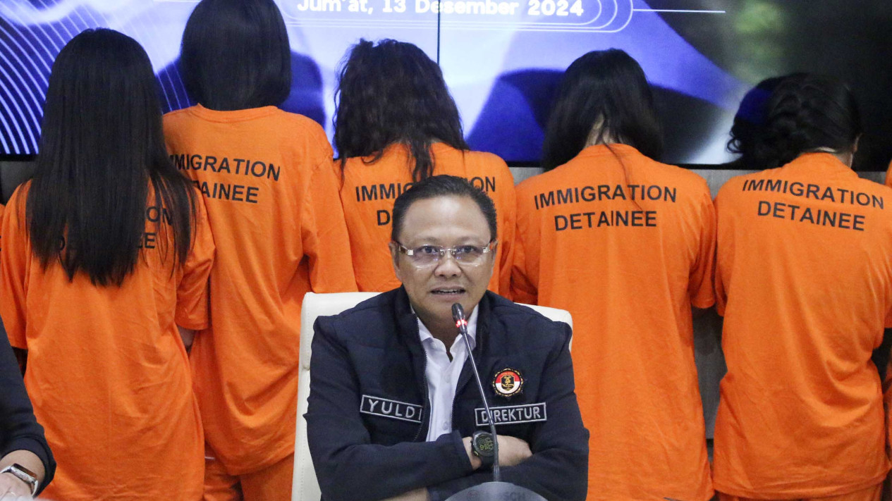 Ditjen Imigrasi amankan 12 WNA Diduga PSK - Vlix.id