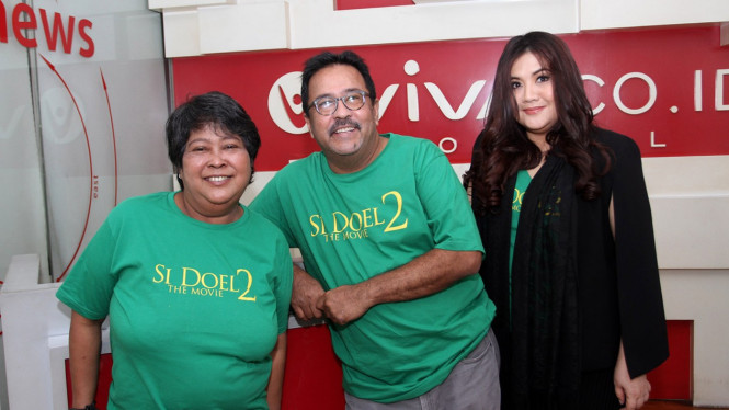 Keseruan Pemain Film Si Doel 2 The Movie saat Kunjungi VIVA - Vlix.id
