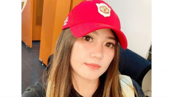 Cantik, Deretan Foto Via Vallen dengan Atribut Setan Merah - Vlix.id