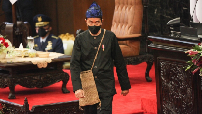 Presiden Jokowi Pakai Baju Adat Baduy Di Sidang Tahunan Mpr Vlix Id