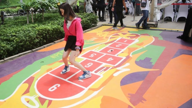 Mural dan Permainan Tradisional di Bawah JLNT Kuningan - Vlix.id