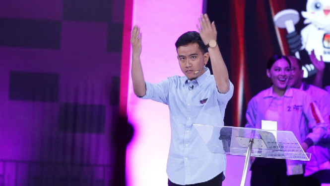 Gaya Gibran Rakabuming Raka di Debat Cawapres Pemilu 2024 - Vlix.id