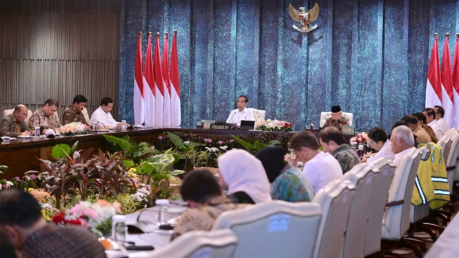 Presiden Pimpin Rapat Kabinet Perdana di Istana Garuda IKN - Vlix.id