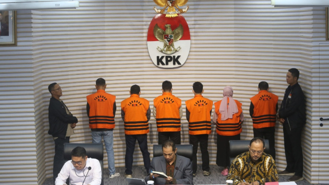 KPK Tangkap 6 Orang OTT Kalsel, Termasuk Gubernur Tersangka - Vlix.id KPK Tangkap 6 Orang OTT Kalsel, Termasuk Gubernur Tersangka - Vlix.id